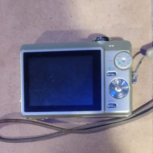 SANYO | Cameras, Photo & Video | Sanyo 8 Mega Pixels Camera | Poshmark